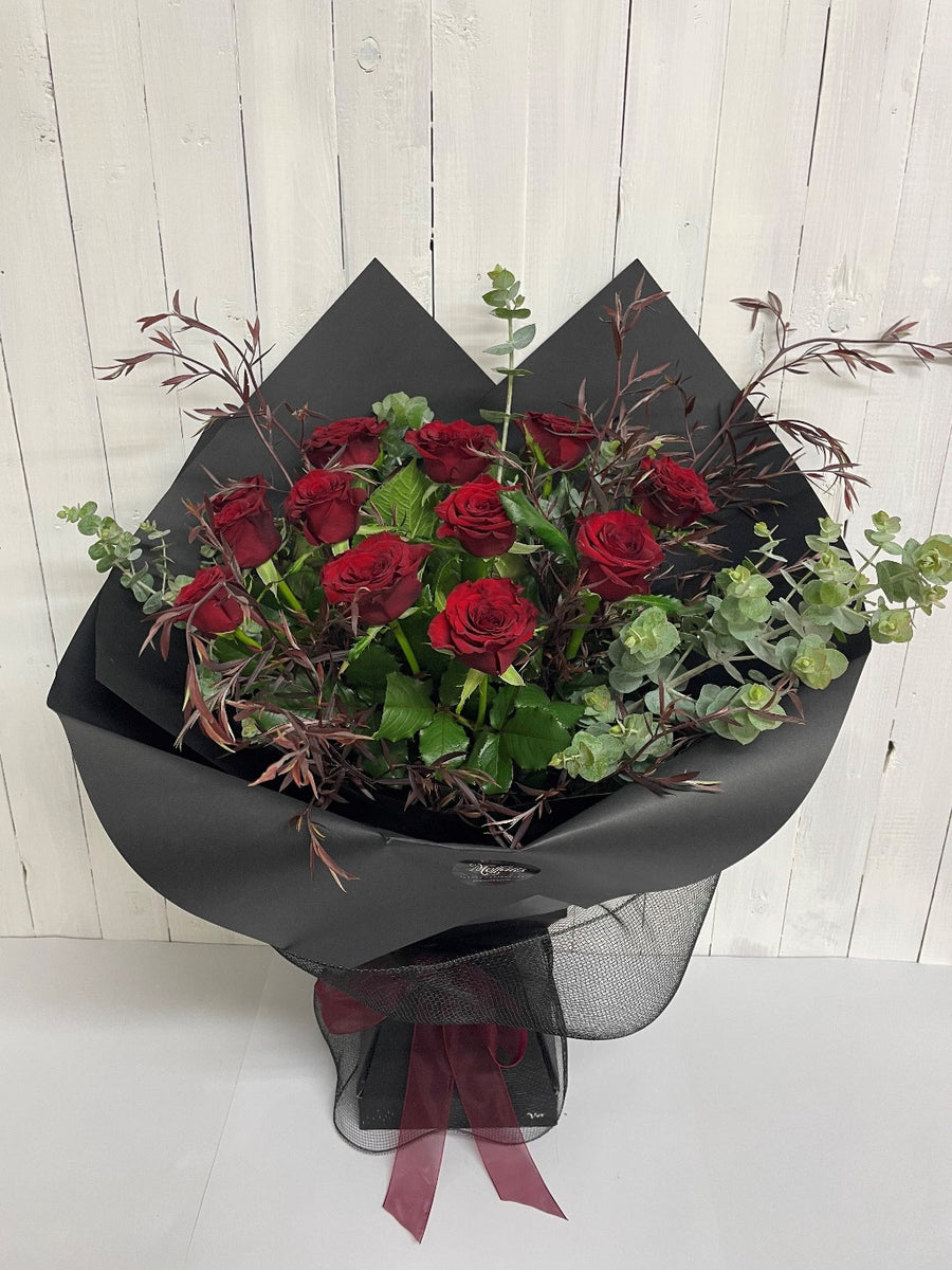 A dozen Red Roses stunningly wrapped in black – Moffatt's Flower ...
